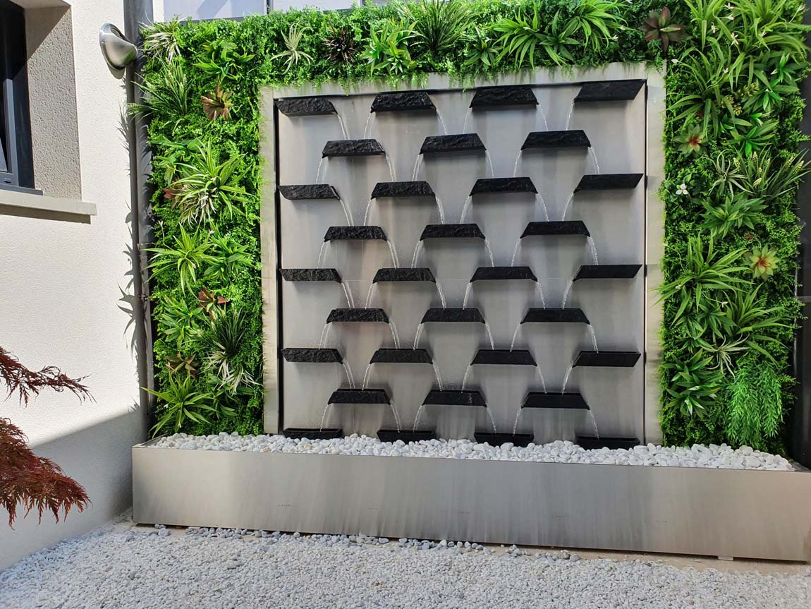 Mur d’eau à becs en inox brossé - Histoire d'eau